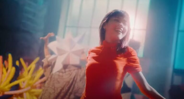 KITTE大阪グランドオープン記念CM アイナ・ジ・エンドさん - TourismGuideToJapan